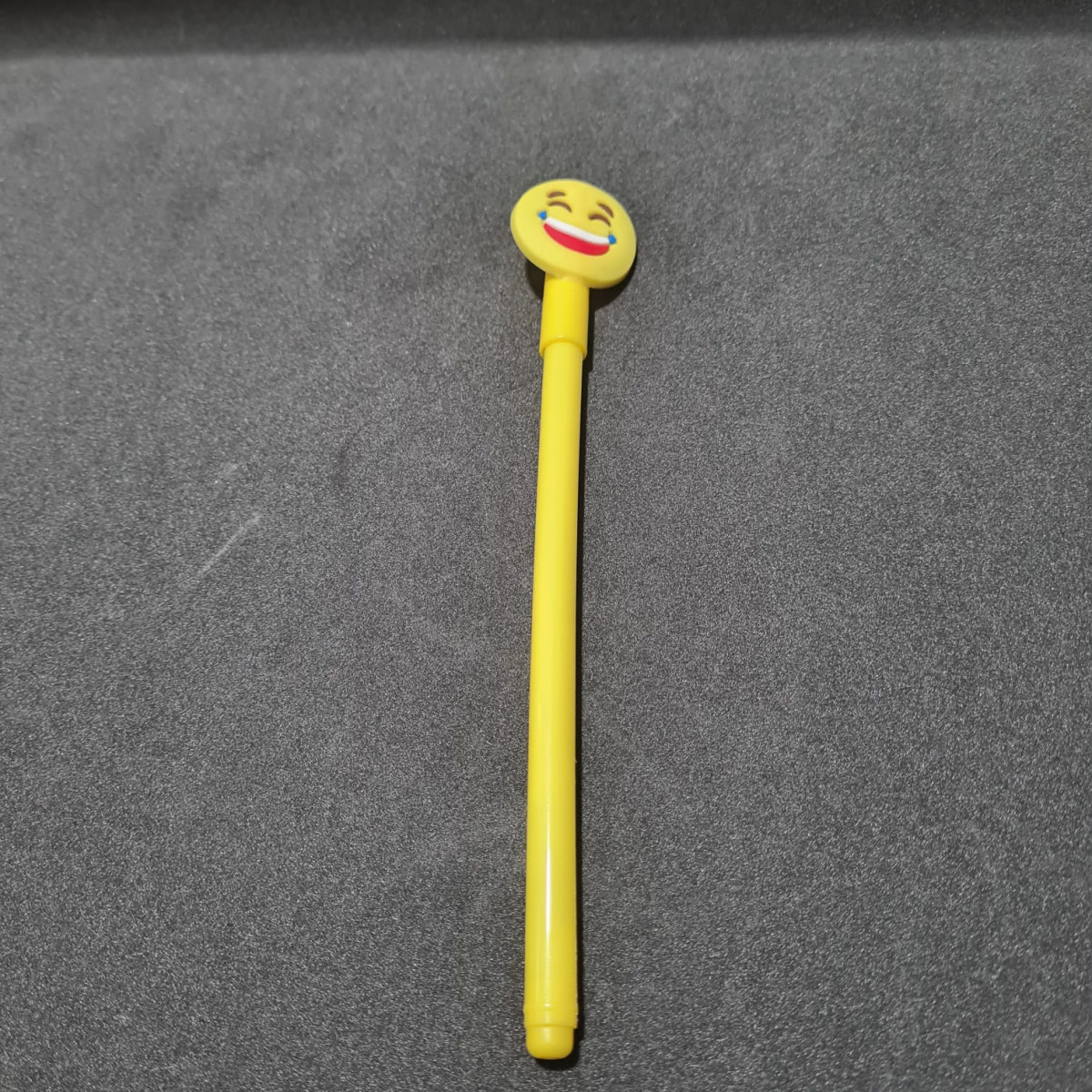 חנות גננות ומורות משקיעות - עטים שונים, עפרונות ומרקרים - עט סמיילי